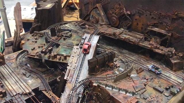 玩家用废旧电脑主板改造的火车模型沙盘