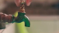 老妈看着水表用水,关到水表不动还出水的时候!