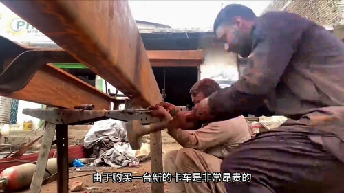 巴铁古法制作八辆洒水车