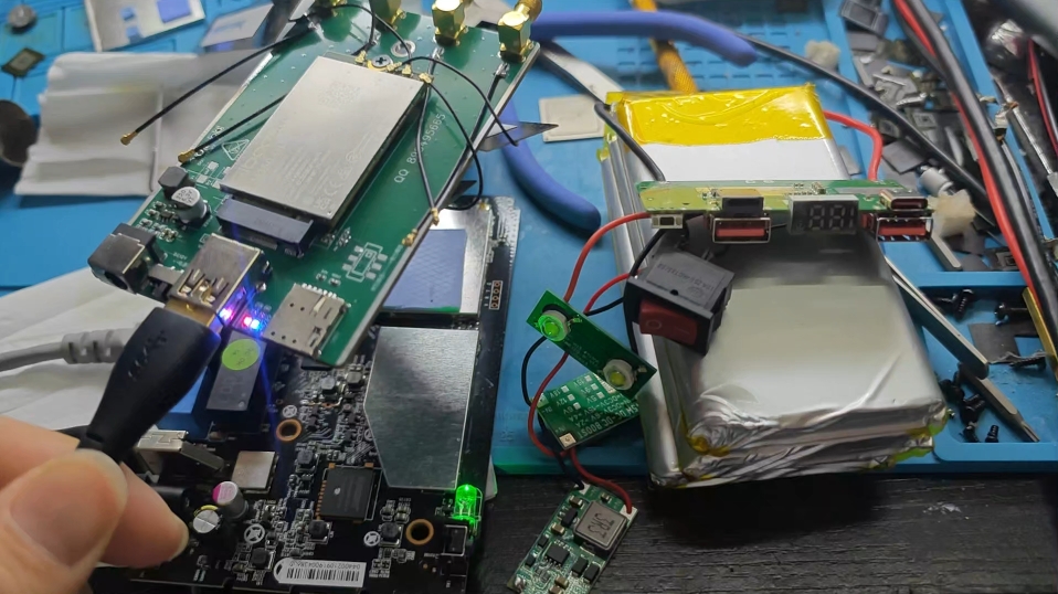 手搓快移动路由器? FM350+AX1800+3万mah 移动电源 测速不到5G ...