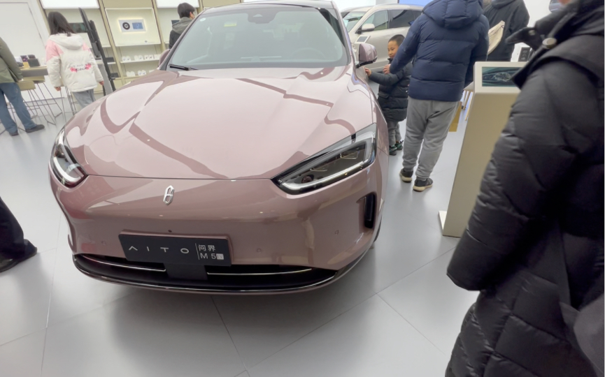 华为造车 问界M7,M5外观展示