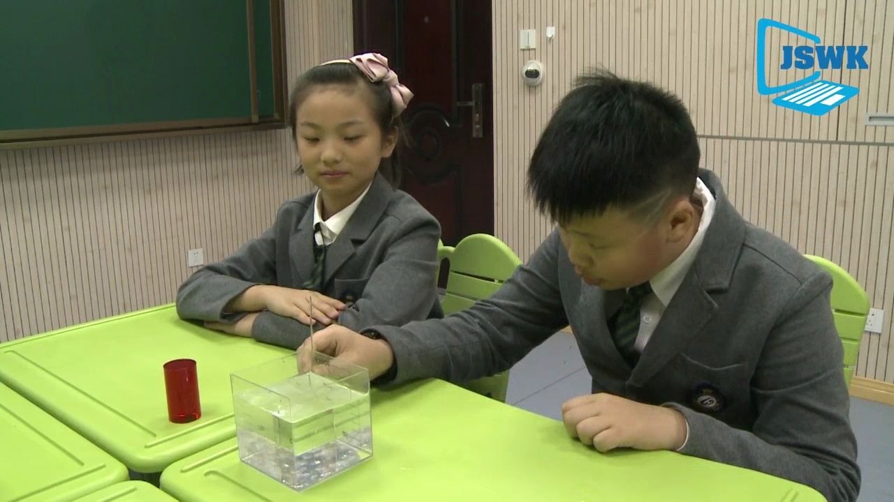 小学六年级数学下册教学视频《圆柱的体积》微课