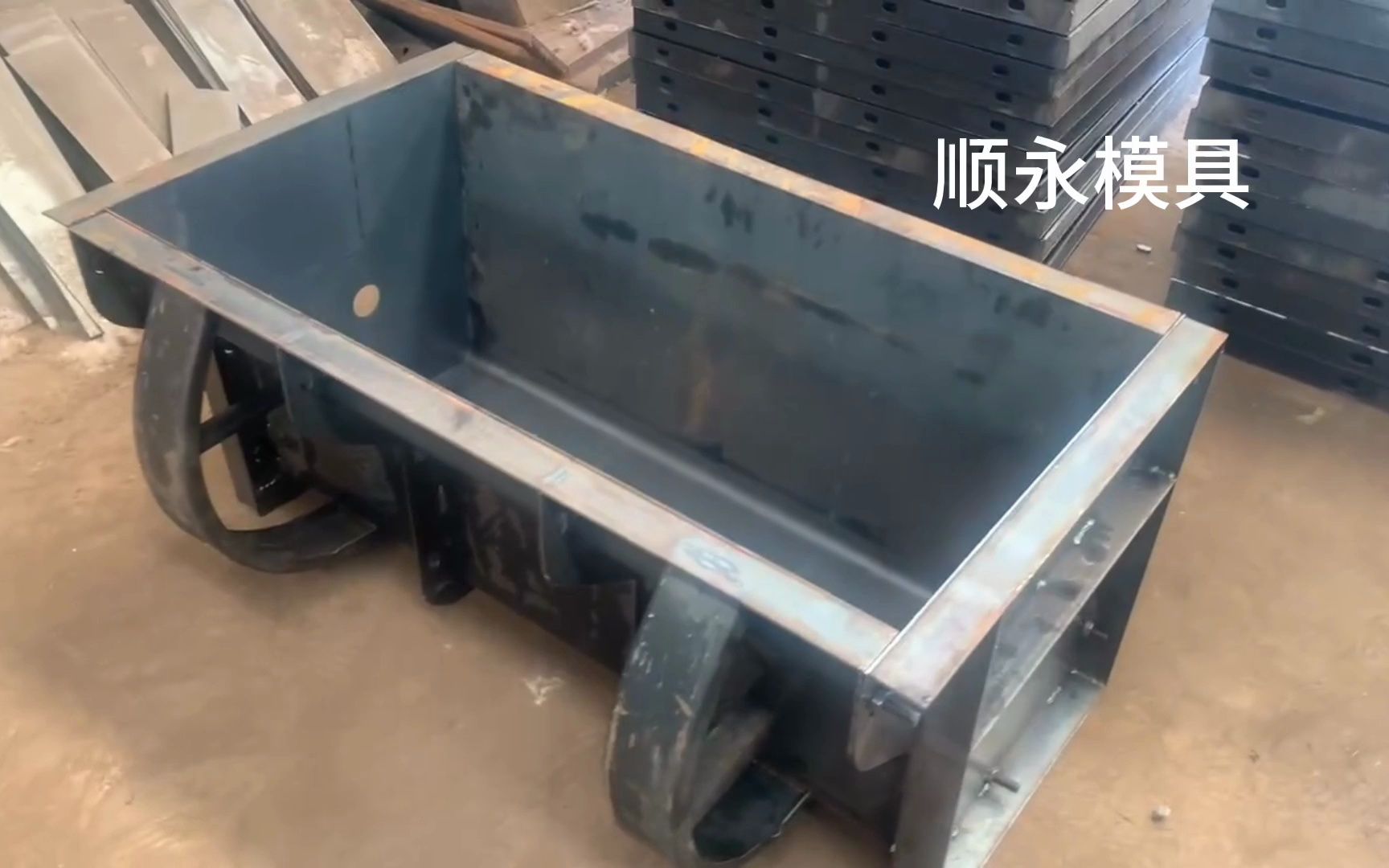 围挡水泥墩模具 装配式围挡墩模具制作现场