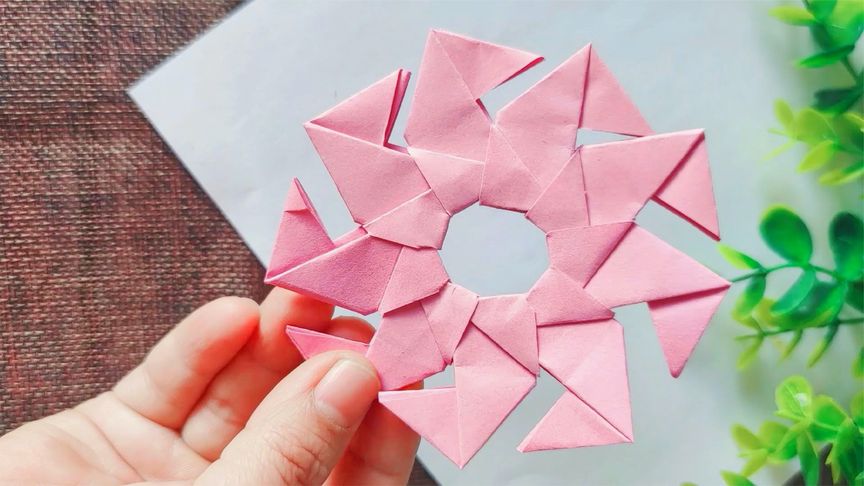 酷炫的飞镖折纸教程,飞出去又飞回来,几张纸就可以