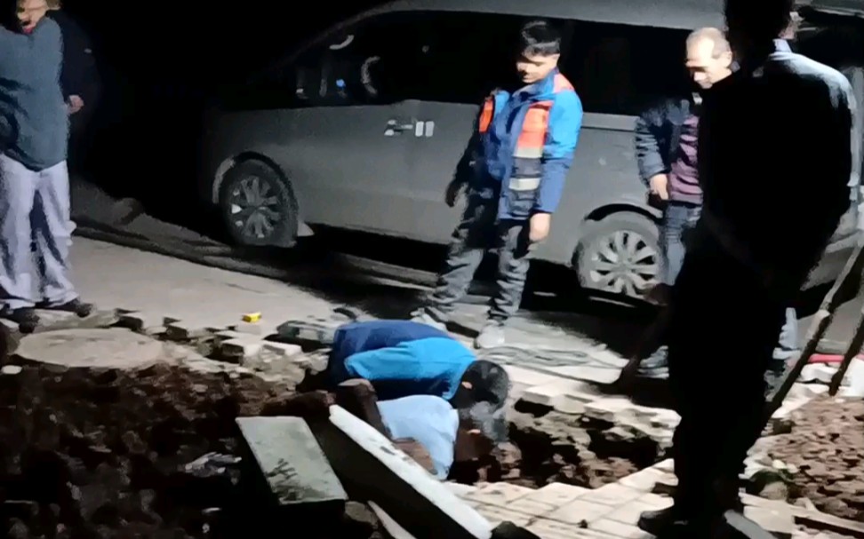 这是一个上档次的电缆井,整个中建八局四公司项目部集体出动开挖