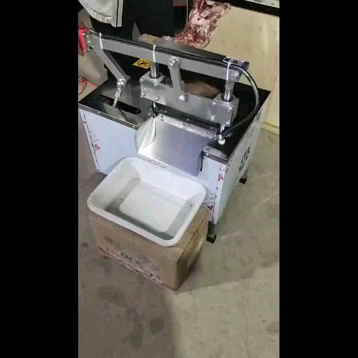 电动切骨机,新型商用剁骨机,适合猪骨,羊骨,各种骨头的切割