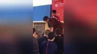 这是移动公司的活动吗?感觉不正规!拍摄于2016年3月浙江温州动车站。