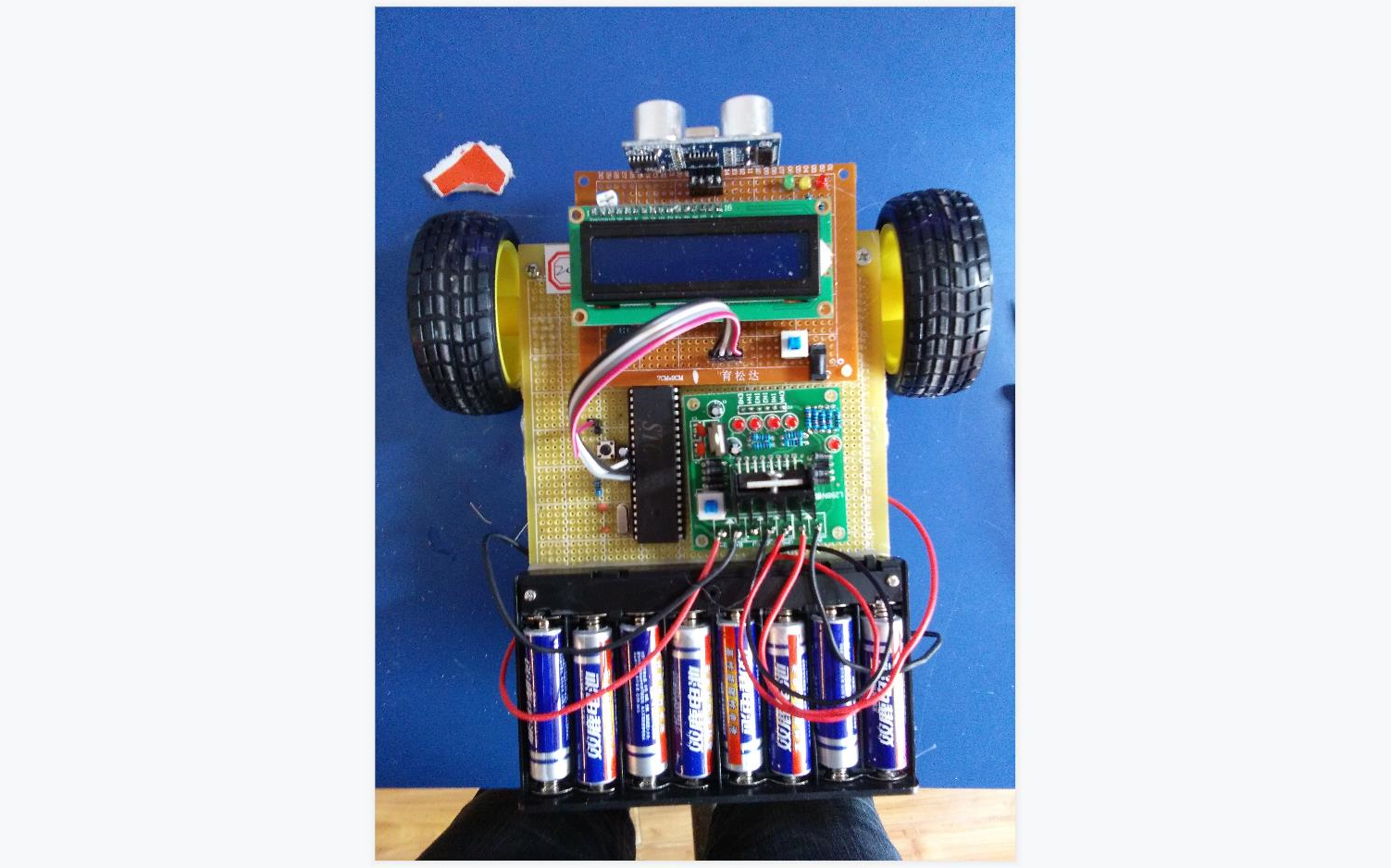 基于51单片机的倒车防撞跟踪追踪跟随智能车设计-超声波-LED-LCD...