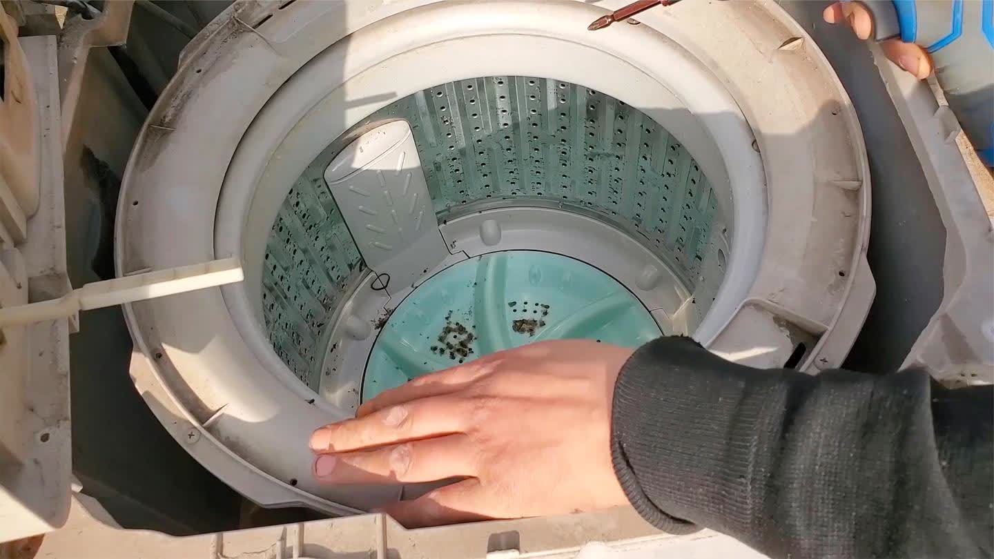 洗衣机怎样清洗才最干净?小伙教你