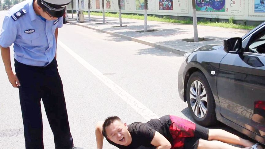 开车撞人后医药费该不该来垫付?老司机教你,避免不必要的麻烦!