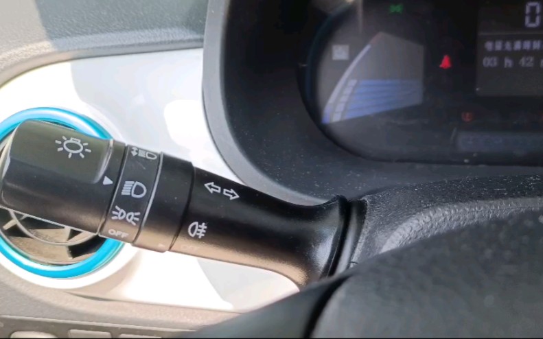 自动挡新能源科目三灯光练习。