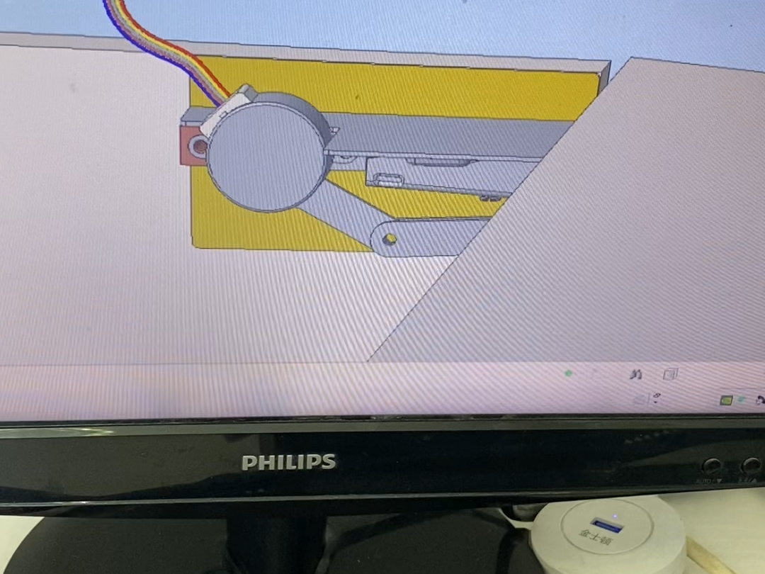 最新研发的扫地机器人电动上翻柜门即将量产!