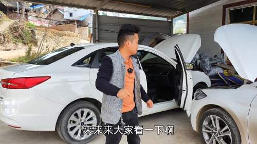 车子停放不开没电怎么办?现场教你一招,这才是搭电的正确做法