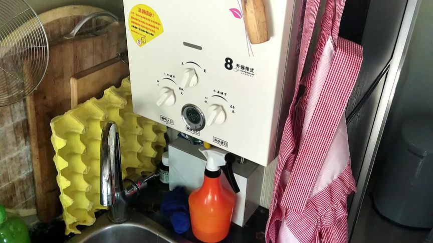 我在房车里安装液化气热水器,使用方便成本低廉还很安全