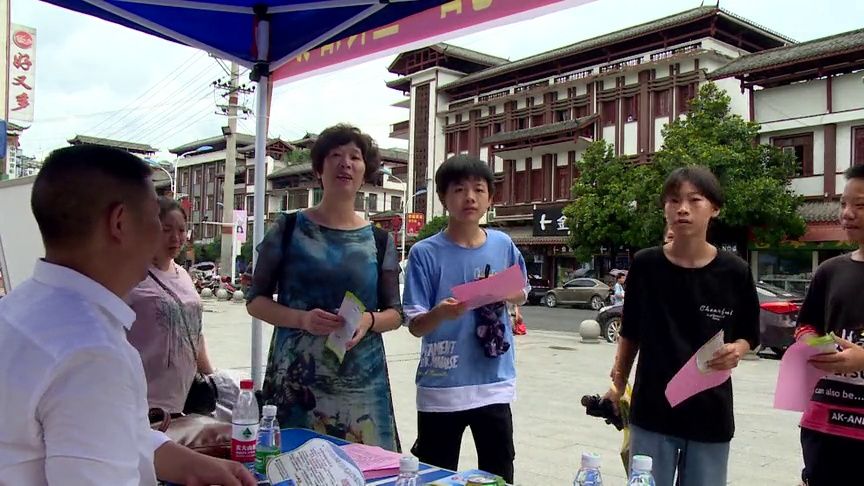 县自然资源局开展第30个全国“土地日”主题宣传活动