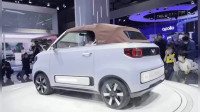 五菱宏光MINIEVCABRIO，是个真敞篷，还软顶，还电动，过分了