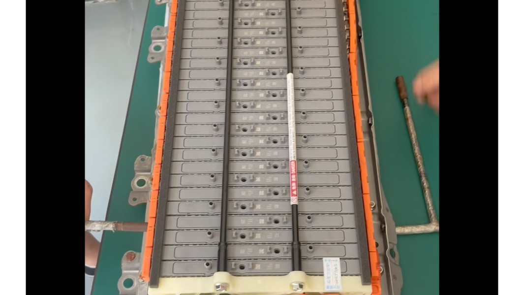 丰田卡罗拉双擎,混合动力系统故障,检查混动电池,更换原厂混动大电池