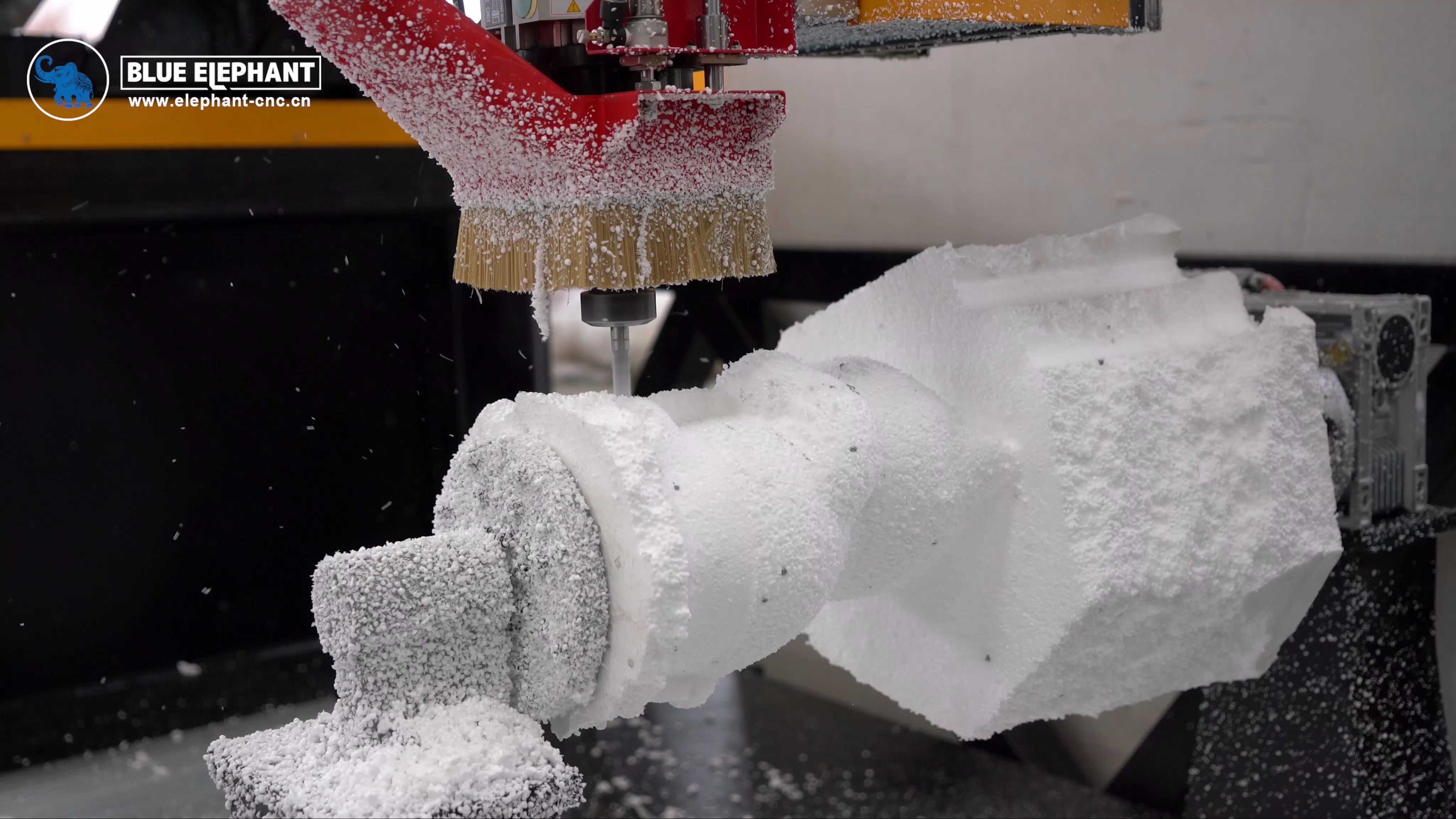 济南大型雕刻机,加工泡沫模具,国人真厉害!