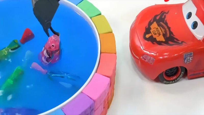 儿童创意手工 橡皮泥彩泥制作彩色麦昆玩具车
