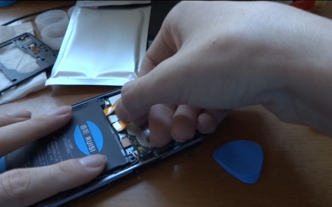 索尼Xperia Z1 内置电池更换