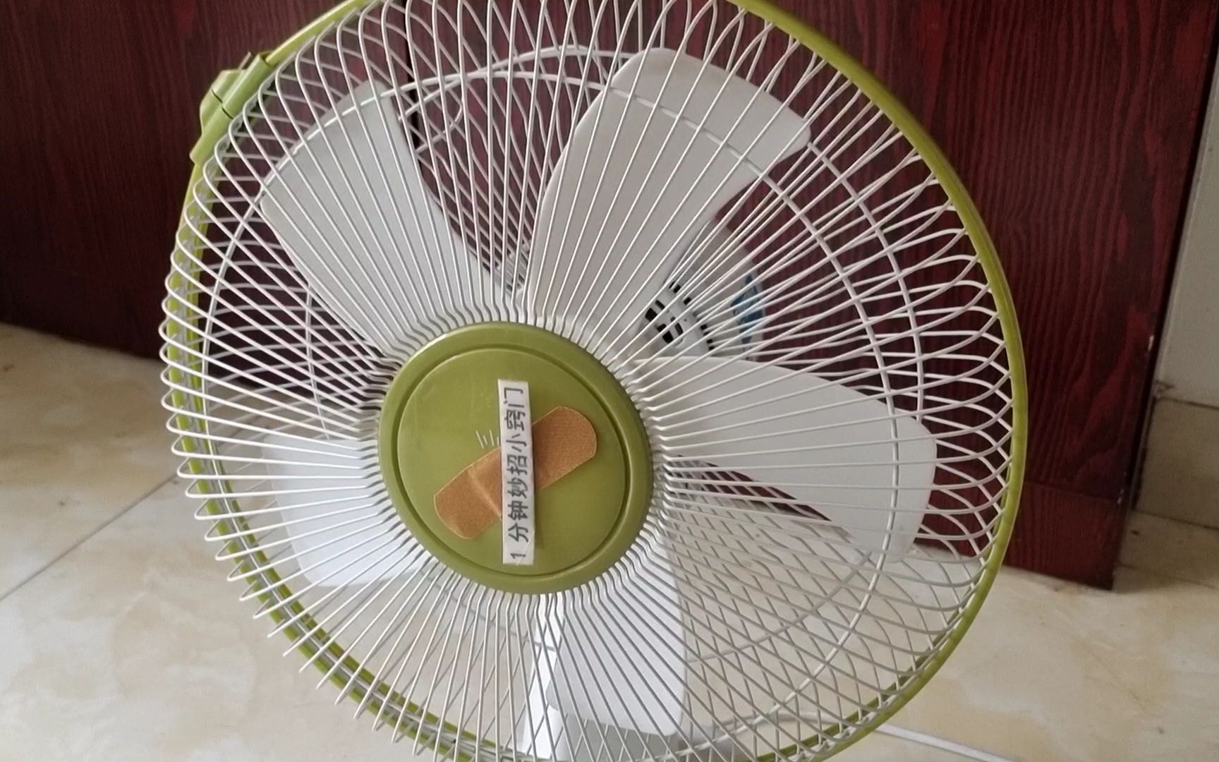 不管电风扇有多脏,不用拆卸,教你一招,灰尘污垢自动往下掉