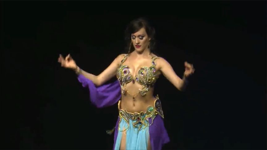 东方舞大师贾西拉 精彩的肚皮舞表演,身材太绝美!