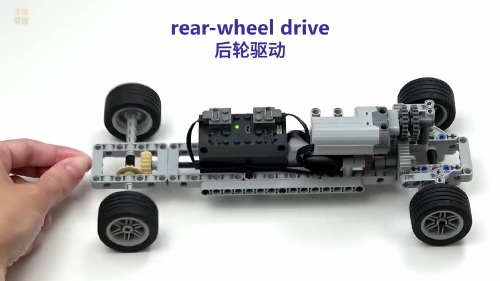 用积木模拟汽车不同转向系统的转弯半径大小!
