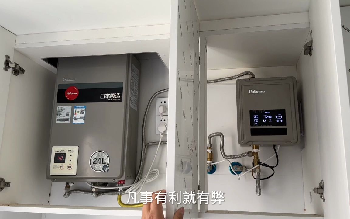 热水器隐藏在柜子里,水电要提前定位不能出错,为了好看有利有弊