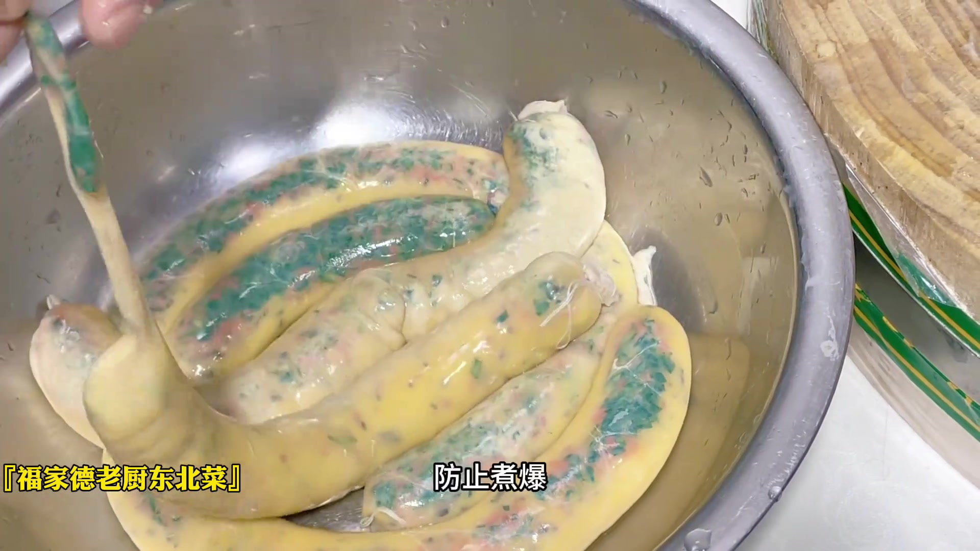 鸡蛋肠在家灌易碎、有腥味?教你正确调蛋灌肠配方,入口Q弹鲜香