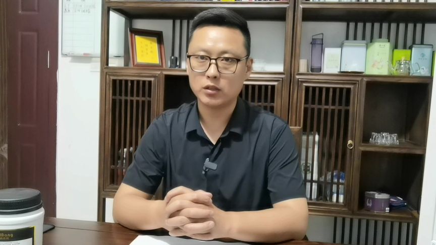 可以提高模具开合精度,解决模具配合面合模不到位的现象