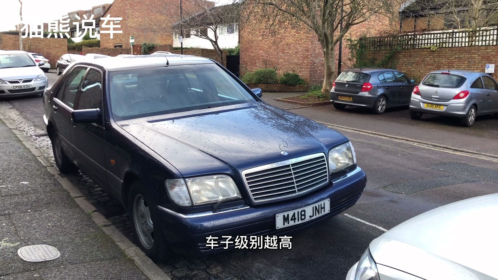 海外实拍:经典老车虎头奔,蓝色的奔驰W140,当年大佬座驾