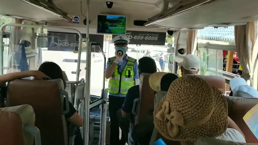 宕昌公安交警持续开展旅游景区交通安全宣传活动