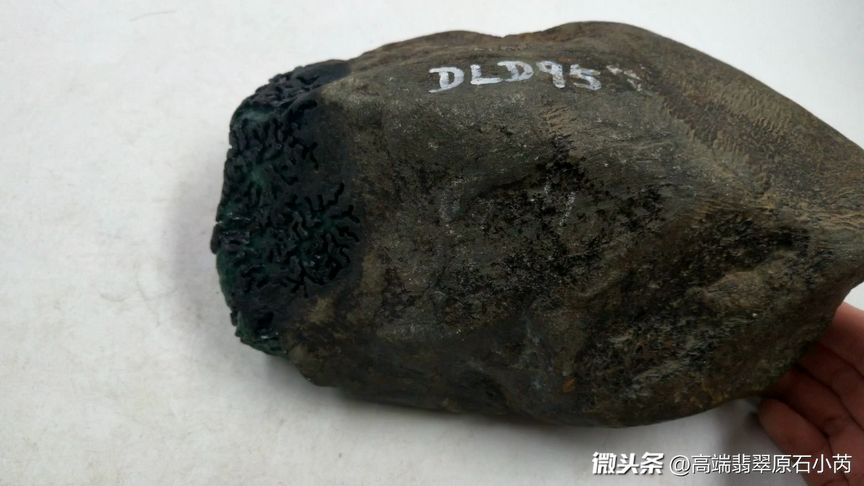 莫湾基铁锈皮翡翠原石,赌满绿的好宝贝!多利多赌石