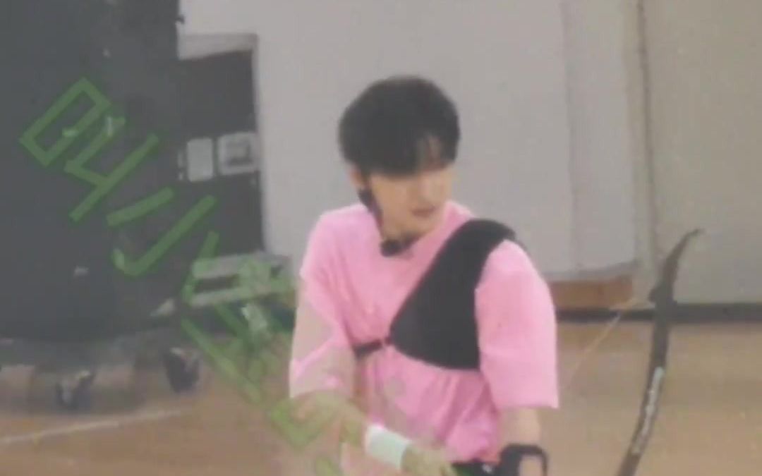 【源轩】宋亚轩张真源射箭PK!哈哈哈两个憨憨!TF家族运动会路透