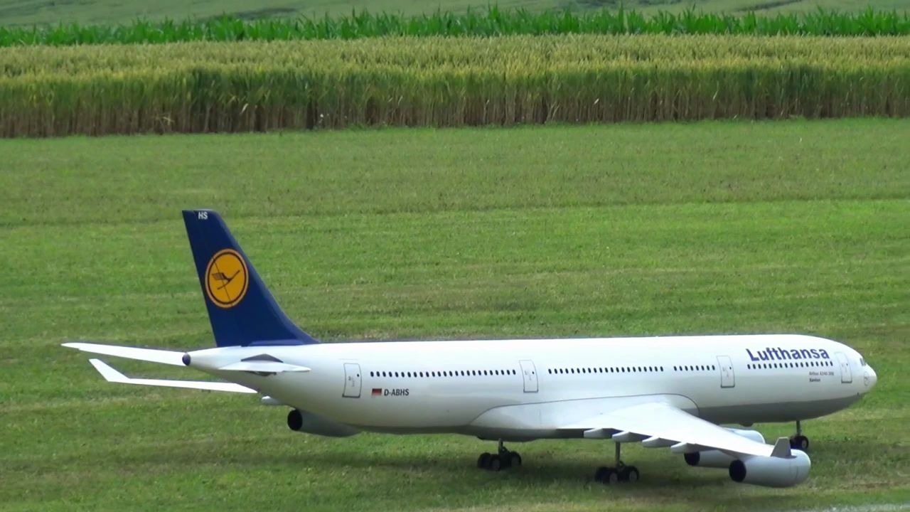 【航空模型】柏林航空RC空客A-330涡轮模型客机和汉莎航空空客A-...