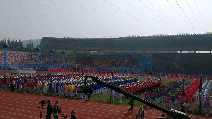 运动会幕式,领导宣布开幕,飞天彩虹飞布瞬间飞出