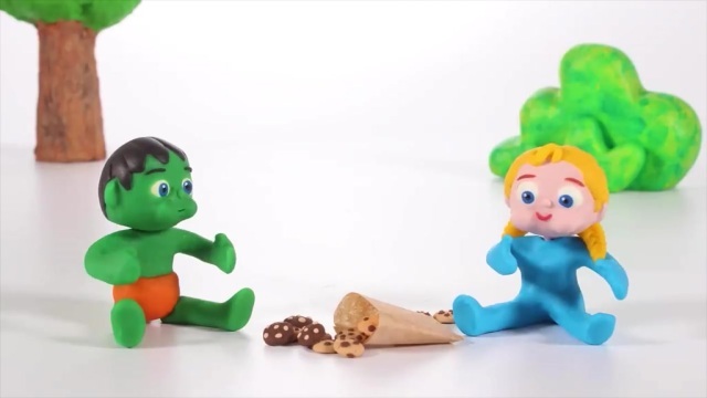 艾莎公主欢乐时刻,和小伙伴玩水【卡通动画】