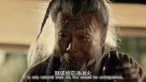 老乞丐不愿锦衣玉食,就爱给村民画门神