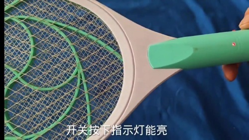 电蚊拍按开关就打火,电不了蚊子,怎么维修?不花一分钱就能搞好