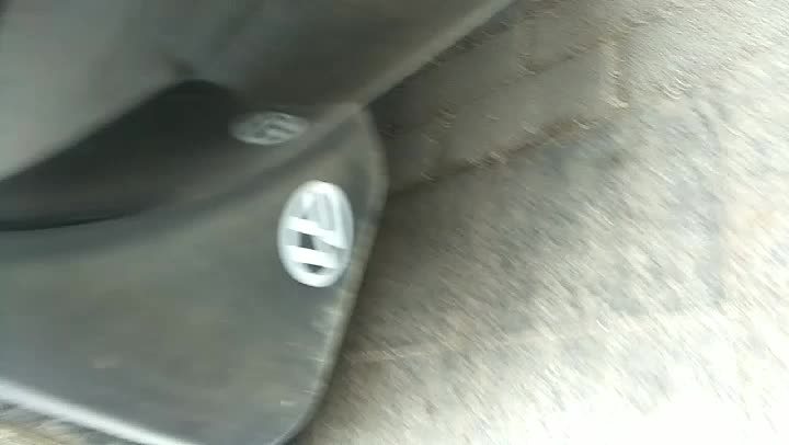 宝来挡泥板上还有一个大众的标志设计精美。【来自懂车帝车友圈】