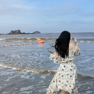 爱漂亮的小废柴 