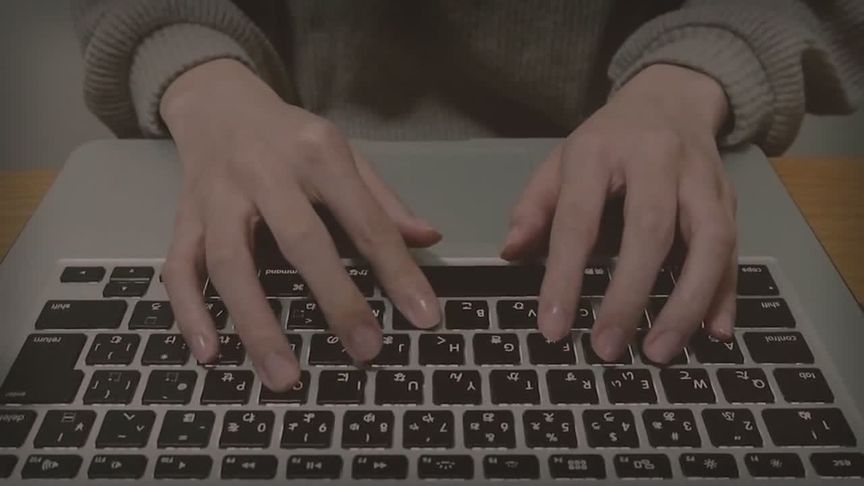 笔记本键盘的打字声音,感觉就像在咚咚的敲鼓