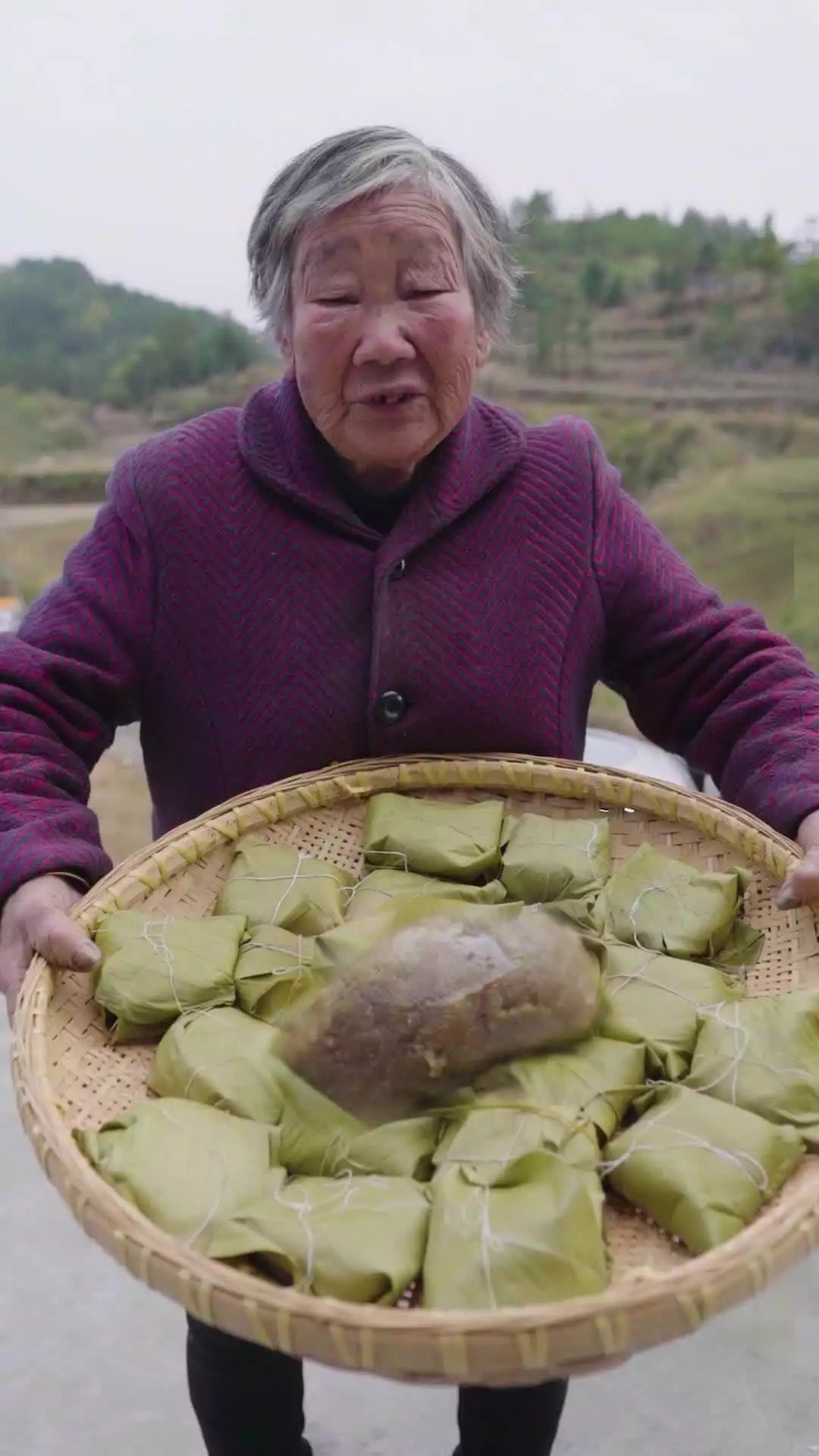 苦荞麦加上更种杂粮做成的粑粑,苦中带甜只有老人才懂的味道