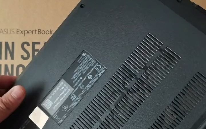 31_华硕破晓Pro14 新一代商务神机,接口齐,180度开合,小翘跟设计,可...