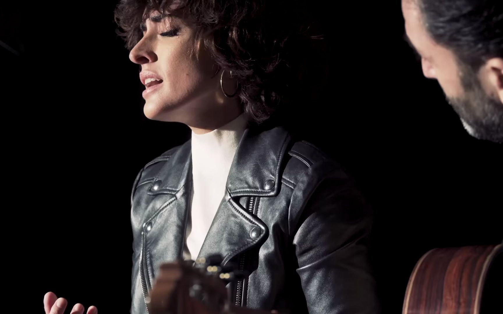 洗耳系列-【西班牙语】Una de esas noches sin final