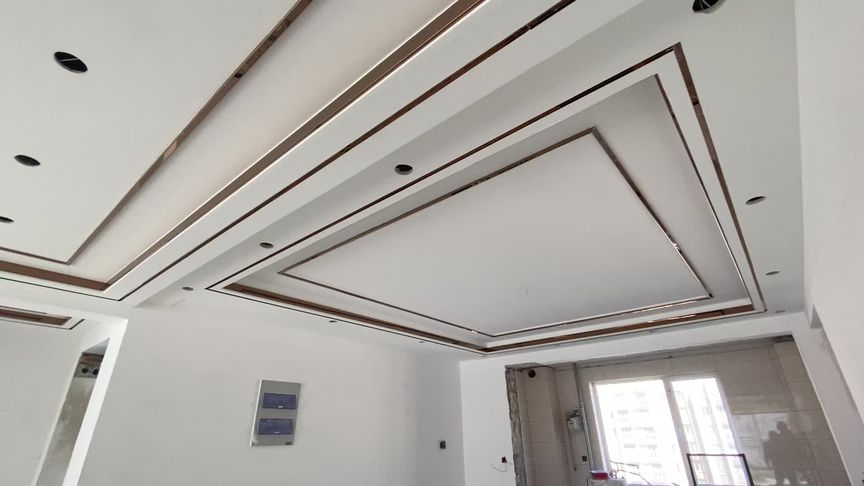 #全屋定制工厂 #装修设计 #实景拍摄 吊顶以完工,柜子量尺中