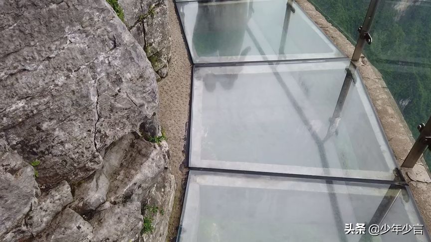 张家界天门山玻璃栈道