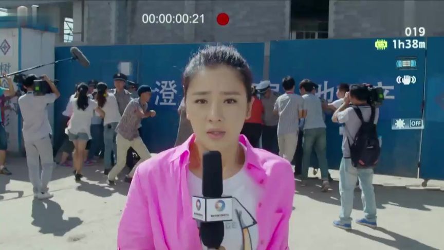 工地出事,记者去采访结果被保安暴打,董事长却一幅无所谓的样子