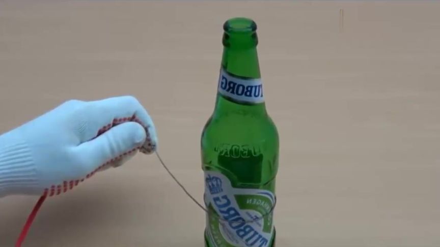 玻璃瓶如何掰断,看完牛人这一招,我算是服了