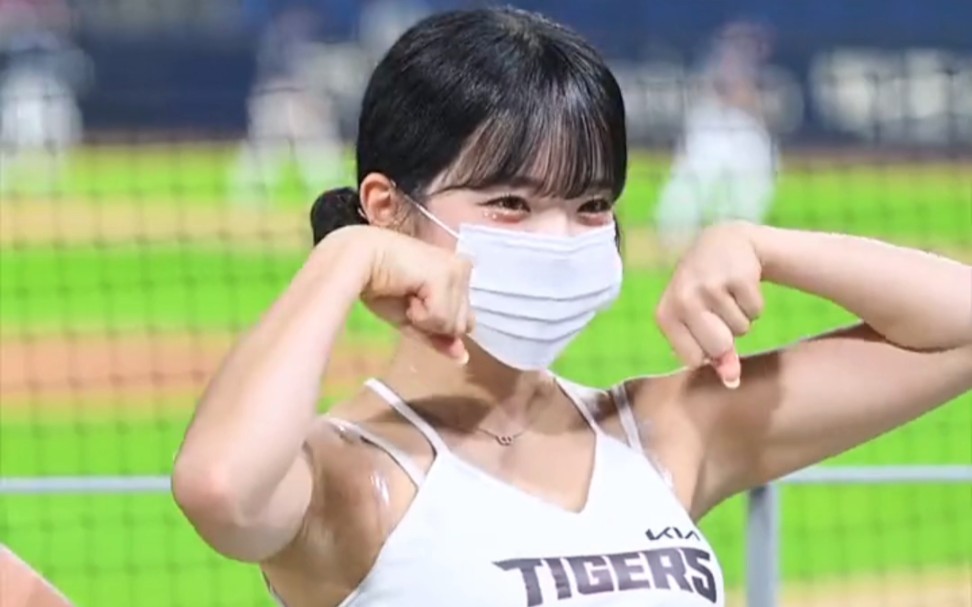 韩国世界杯啦啦队队长李多惠热火表演